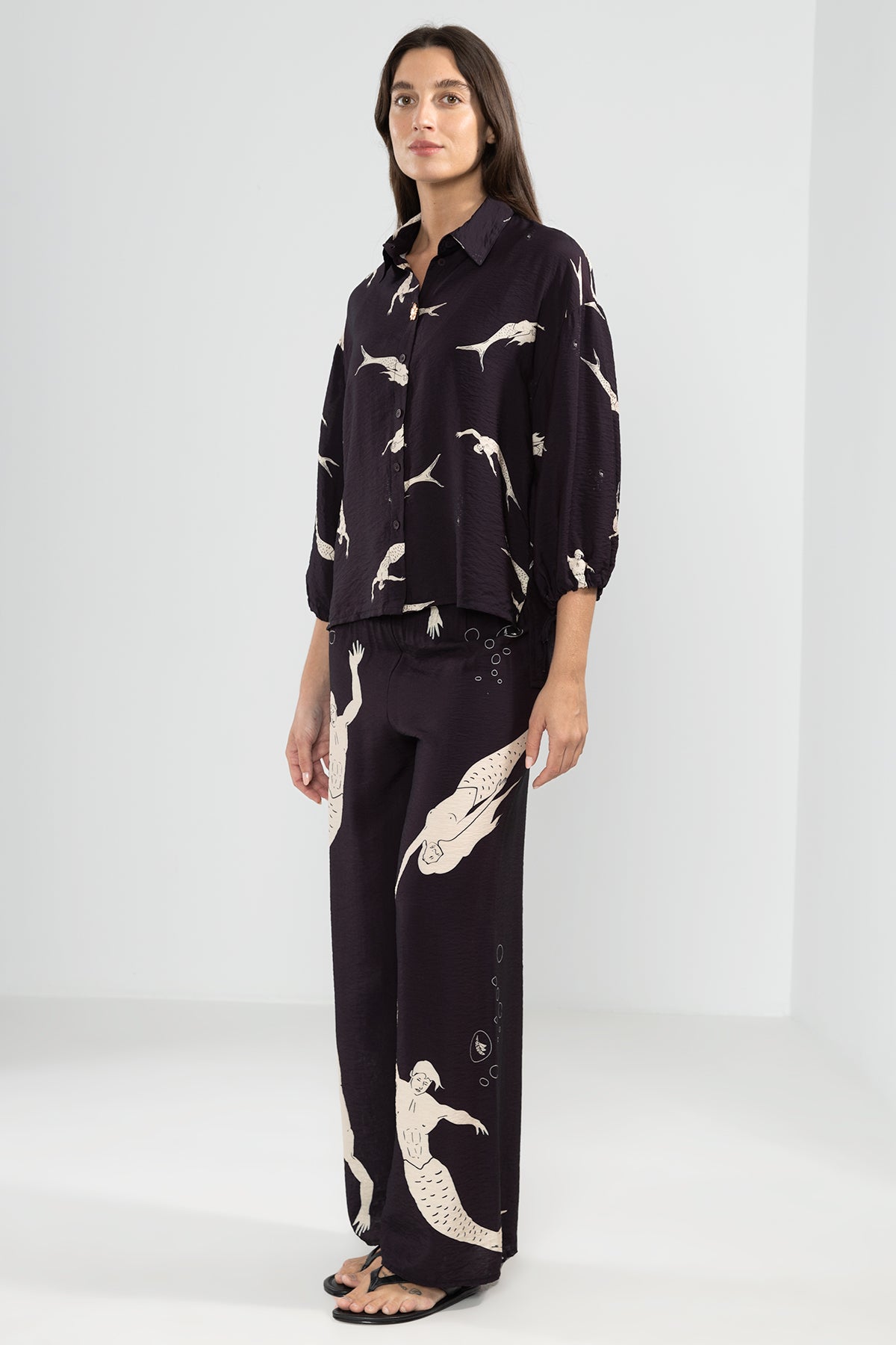 Pantalón Mujer Negro Estampado Sirena – Pata Ancha | Polonio Uruguay